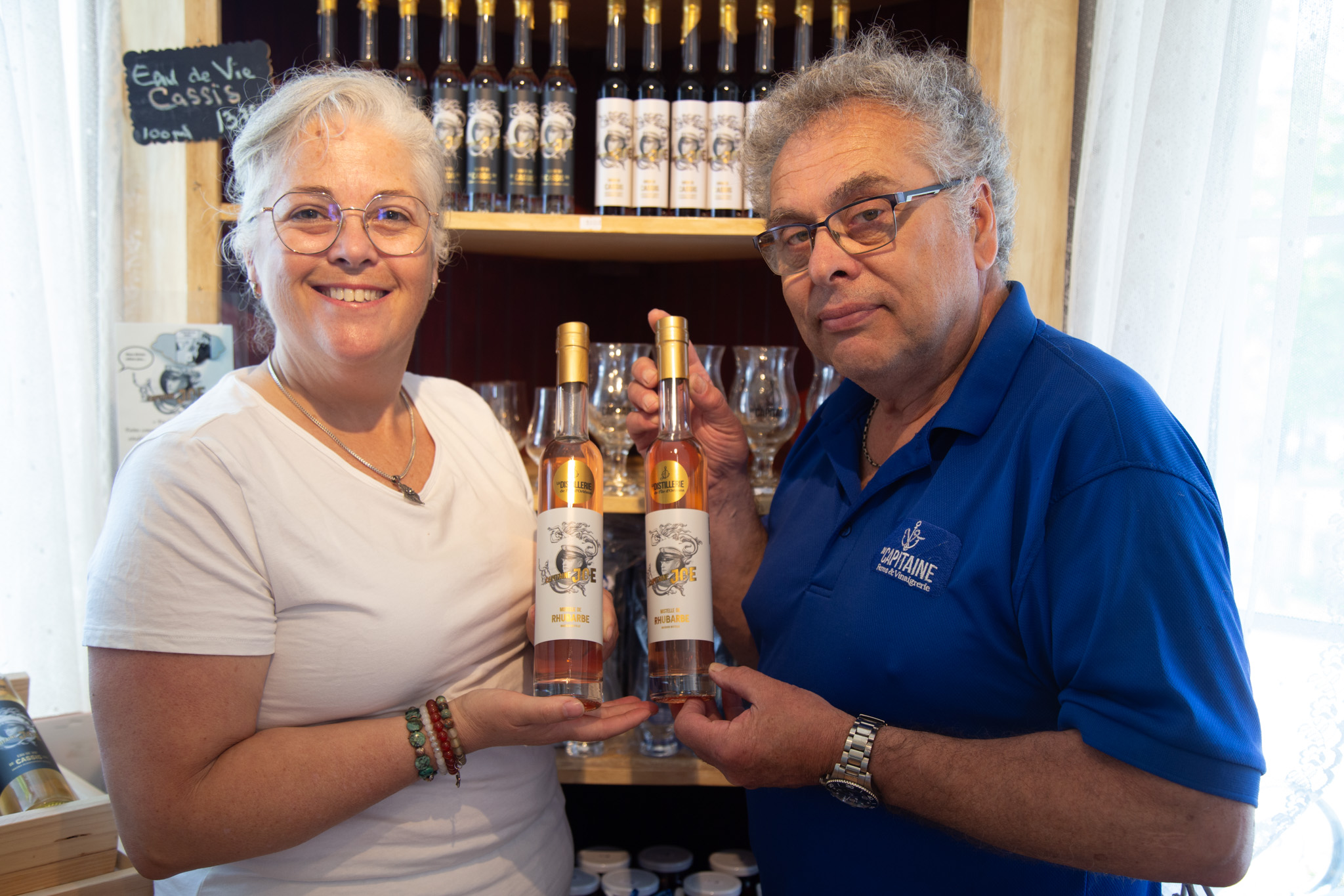 Une nouvelle mistelle de rhubarbe bio à la Distillerie de l’Île d’Orléans