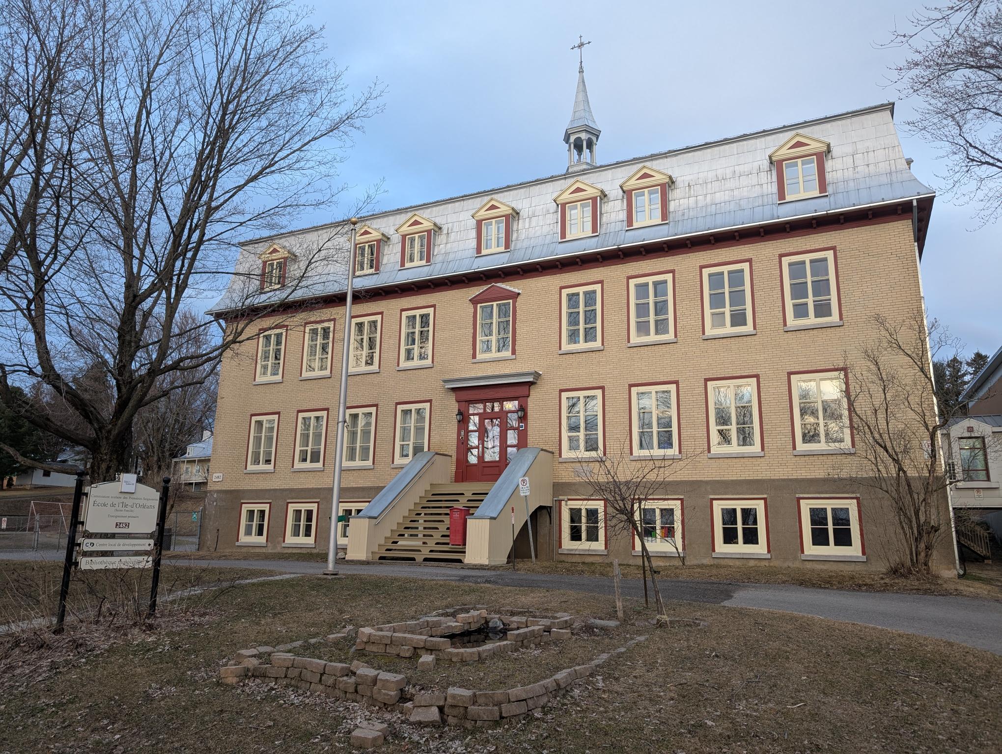 Bibliothèque Marie-Barbier 1 – Autour de l'île